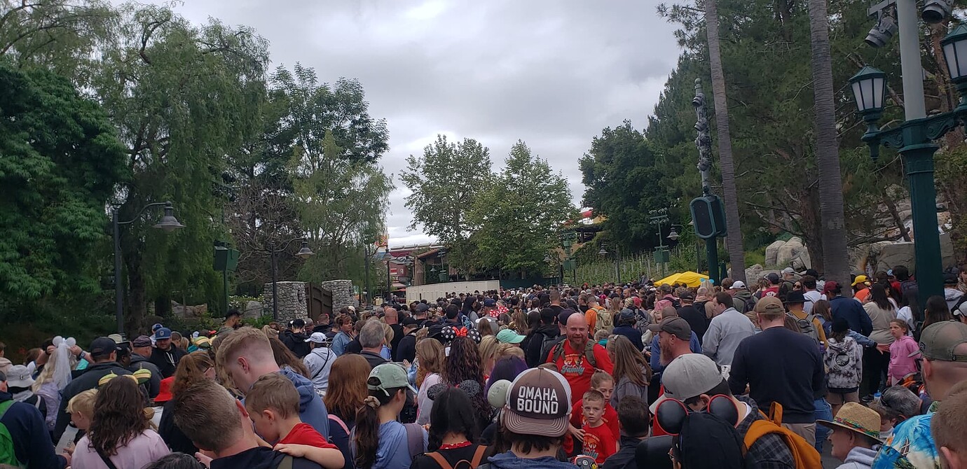 Rope dropping RSR with Pixar Fest And Star Wars nite peeps - Disneyland ...