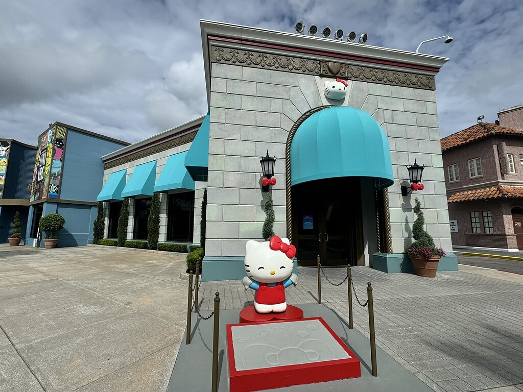 Hello Kitty Gone - Hello Oz! - Universal Orlando Resort - TouringPlans ...